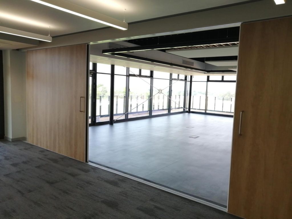 Sliding Walls - Zeta Straight Slider - CE Solutions